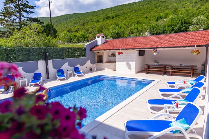 Villa Stars Hill With Heating Pool & Jacuzzi - Imotski