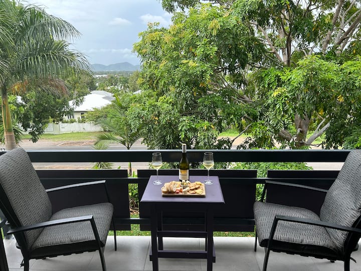 Stylish Unit Convenient Location - Vincent