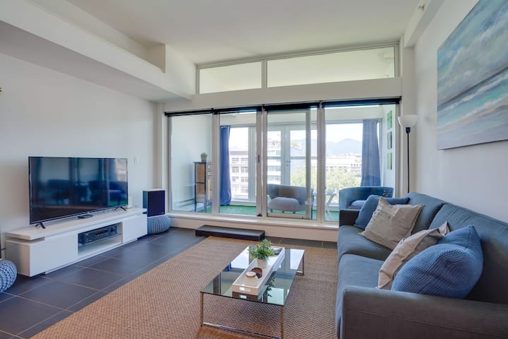 Stylish Studio In Downtown + Parking - Vancouver
