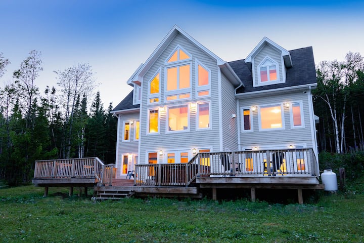 Luxury Bright 5 Bed 6 Bath Chalet In Humber Valley - Newfoundland and Labrador