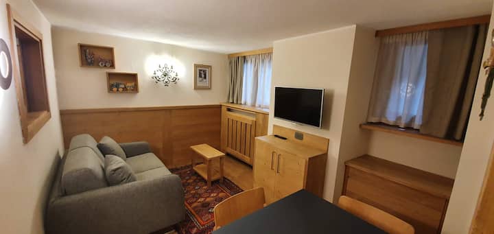 Tour Du Mont Blanc: Cozy Retreat In Courmayeur - La Thuile