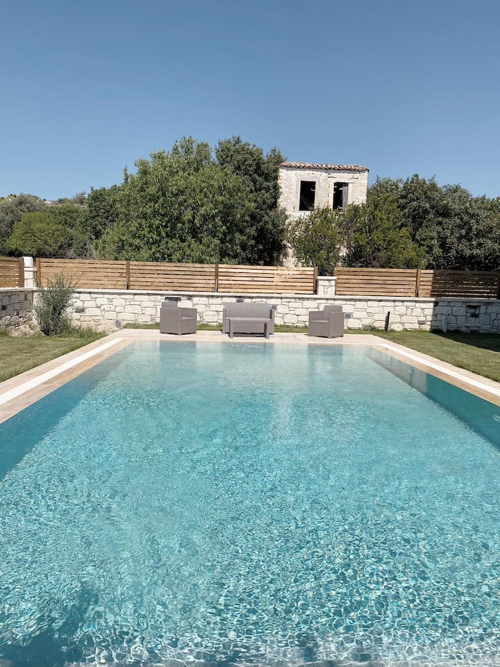Müstakil, Havuzlu, Geniş Bahçeli Villa - Çeşme