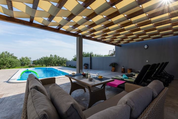 Modern Apartment On 120m2 With Pool And 3 Bedrooms - Solin