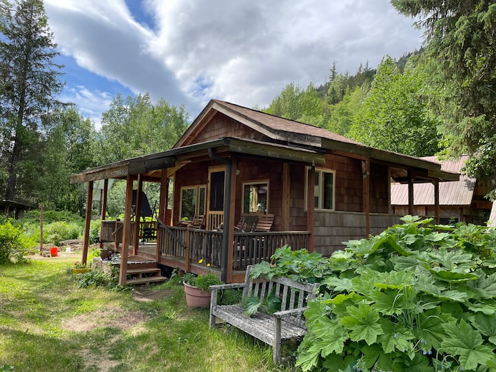 Quaint Cottage - Anchorage
