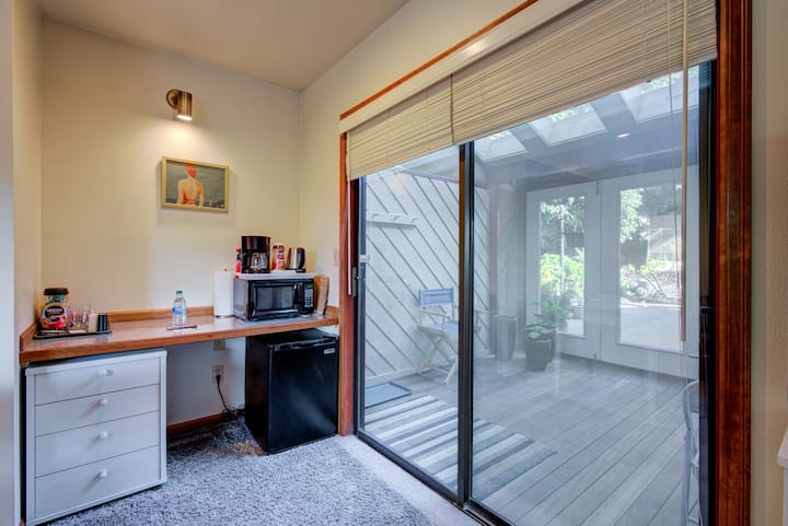 Close To Light Rail-charming Peaceful Studio - Bothell, WA