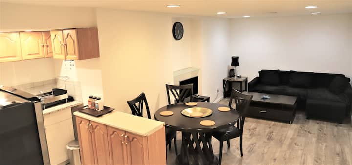 Adorable 2-bedroom Unit With Free Parking - Toronto