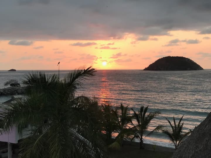 Oceanview, Pool, Beach, Modern 2-bedroom Condo. - Los Ayala