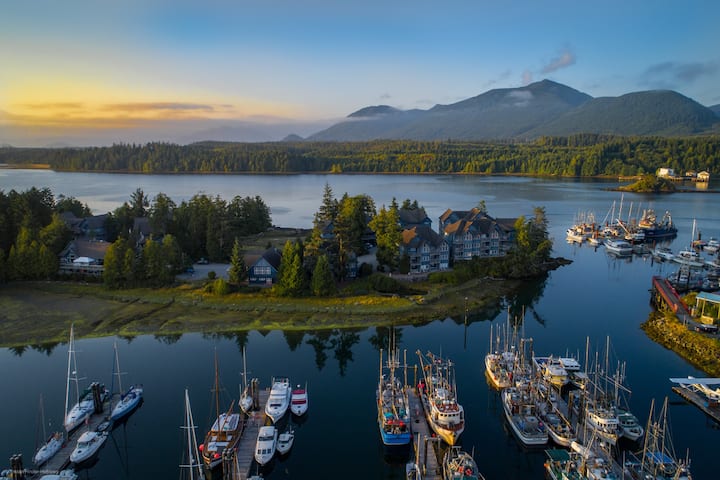Signature Collection, 1 Bedroom Queen, Outdoor Tub - Ucluelet