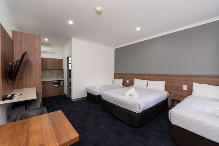 Heart Of Lilydale, Specious Family Room - Lilydale