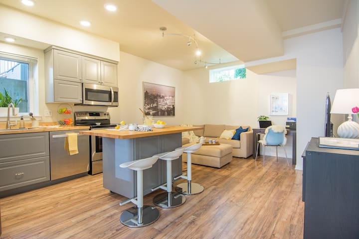 Peaceful Cottage: Fully Equipped 2br Near Pdx & Uo - Portland, OR