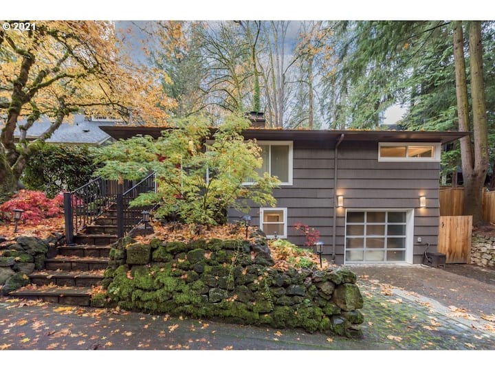 Best Location! Private Jacuzzi & Sauna! - Portland, OR