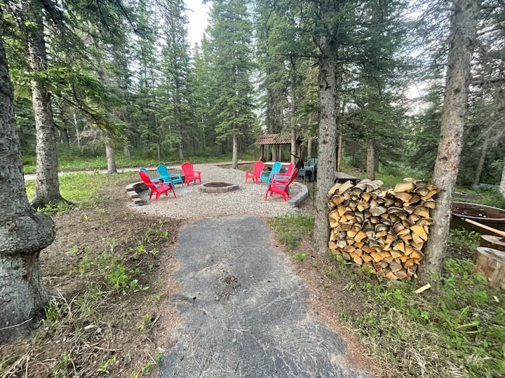 Family Getaway Sleeps 6 Near Jasper - Hinton, AB, Canada