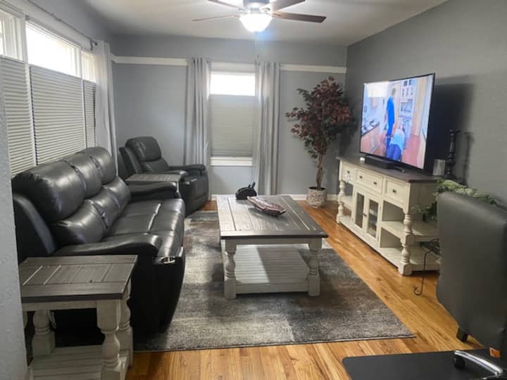 Cheerful Furnished 3 Bedroom Bungalow - Cheyenne, WY