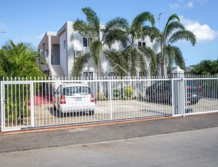 Entire Centrally Apartment & Pool On Ground Level - Curaçao