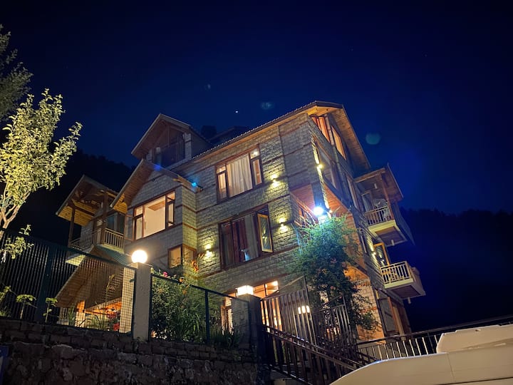 Luxury Cottage 5 Bedrooms On A Private Floor - Manali