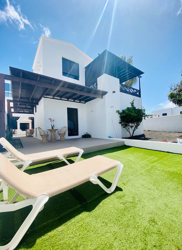 Villa A Dos Pasos De La Playa. - Puerto del Carmen
