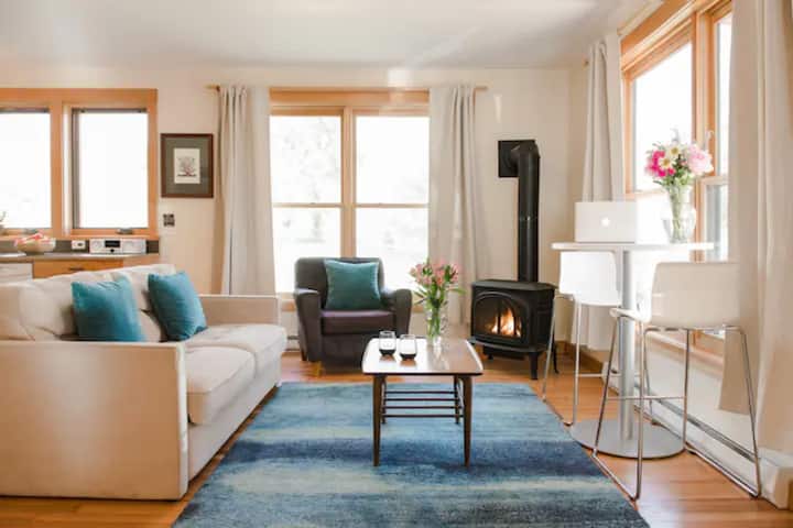 Stylish Winthrop Farmhouse - Winthrop, WA