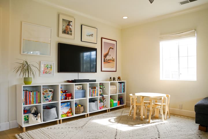 Sunny, Kid Friendly, Family Home - Chinatown - Los Angeles