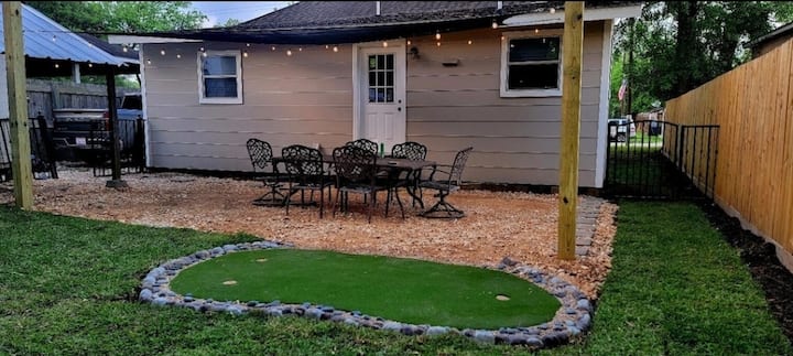 Boomtown Bungalow Minutes From Iah - Humble, TX