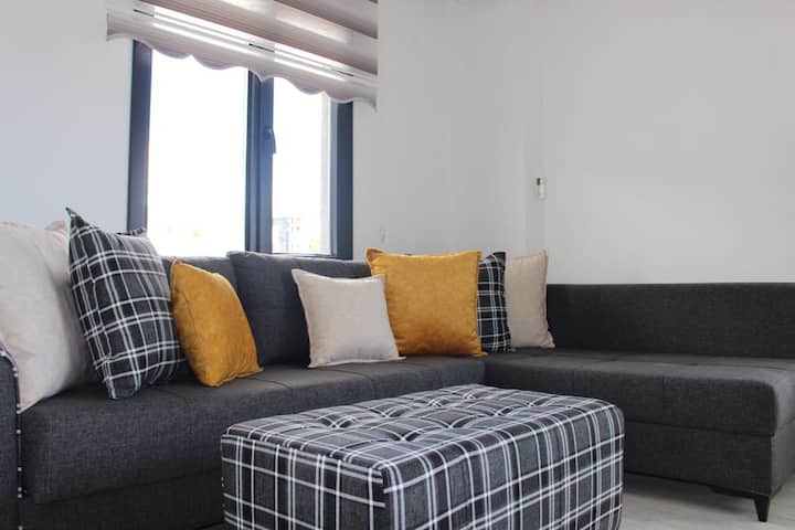 Aparttement In The Center With Garden - Kuşadası