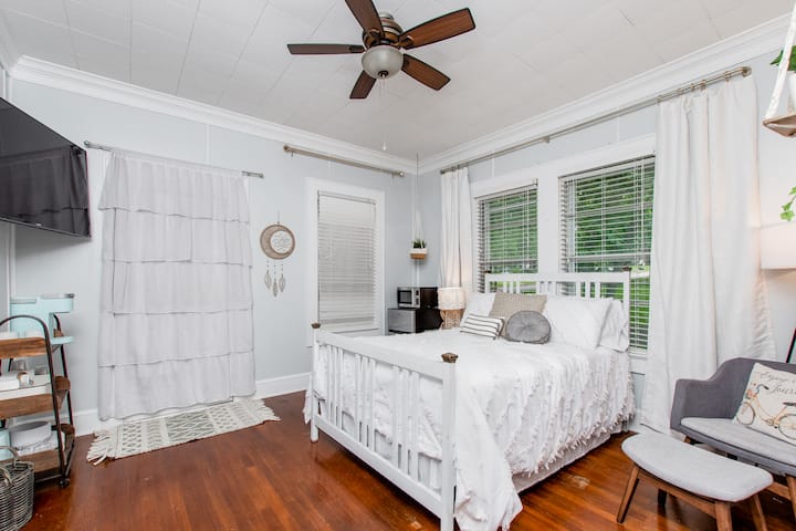 1930's Boho 1-bedroom Near Downtown Temple - Temple, TX