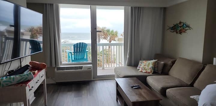 Ocean Front| King Bed| Pool View - Daytona Beach, FL