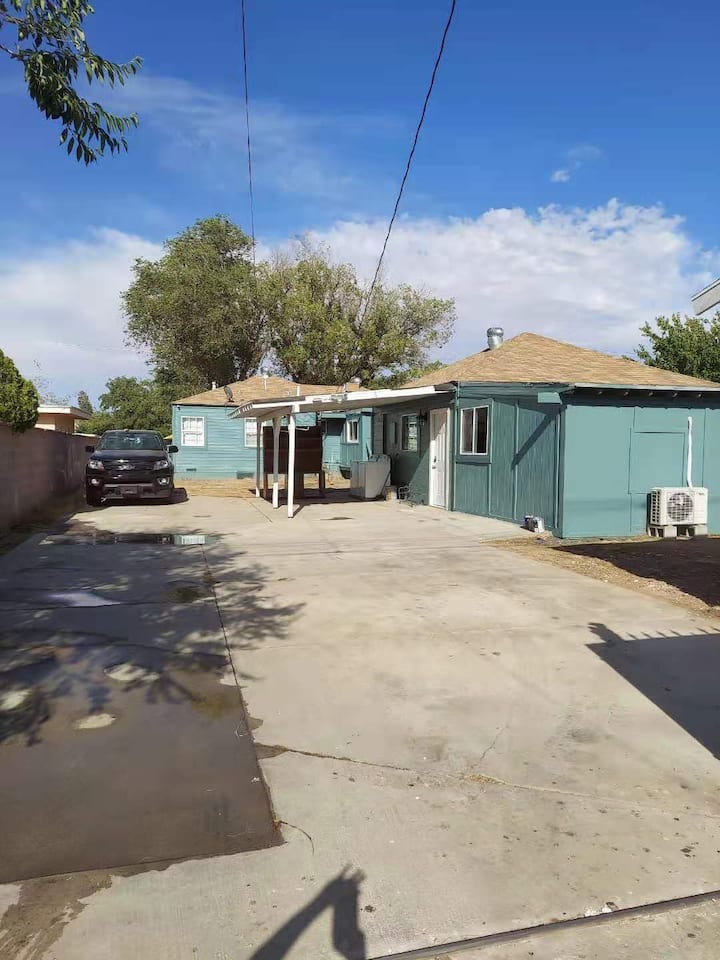Entire Guest Backhouse With 2 Bedrooms - Lancaster, CA