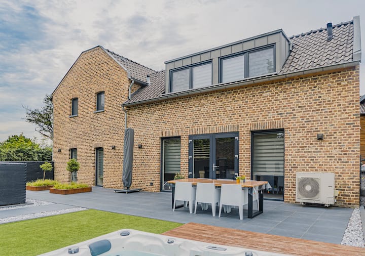 Luxe 6 Pers Vakantiewoning Te Noorbeek Met Jacuzzi - Netherlands