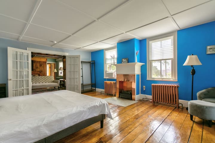 Justice's Birthplace: King Bed, Hearths, Gardens - Lee, MA