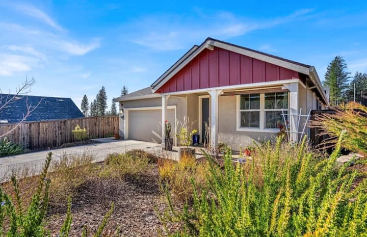 Charming Grass Valley Haven - Grass Valley, CA
