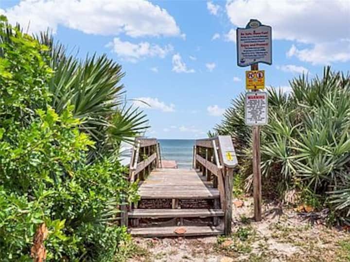 Steps From The Beach! 2 Br Villa W Pool/bbq Grill - Edgewater, FL