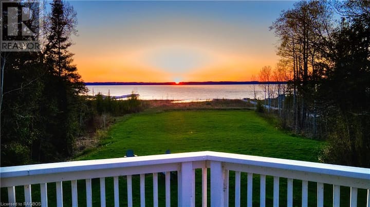 Private 5 Acres Lakefront Cottage - Georgian Bay - Owen Sound