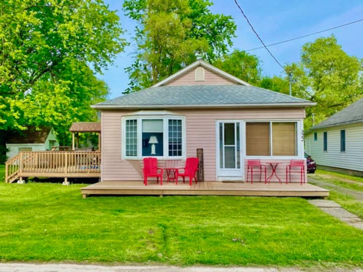 A Cozy Family Cottage With Room To Play! - Fort Erie