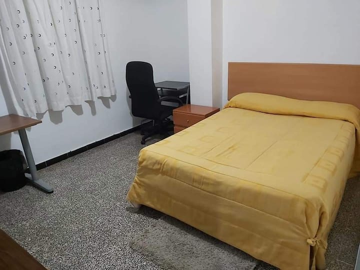 Habitación En Alquiler En Palma. - Palma