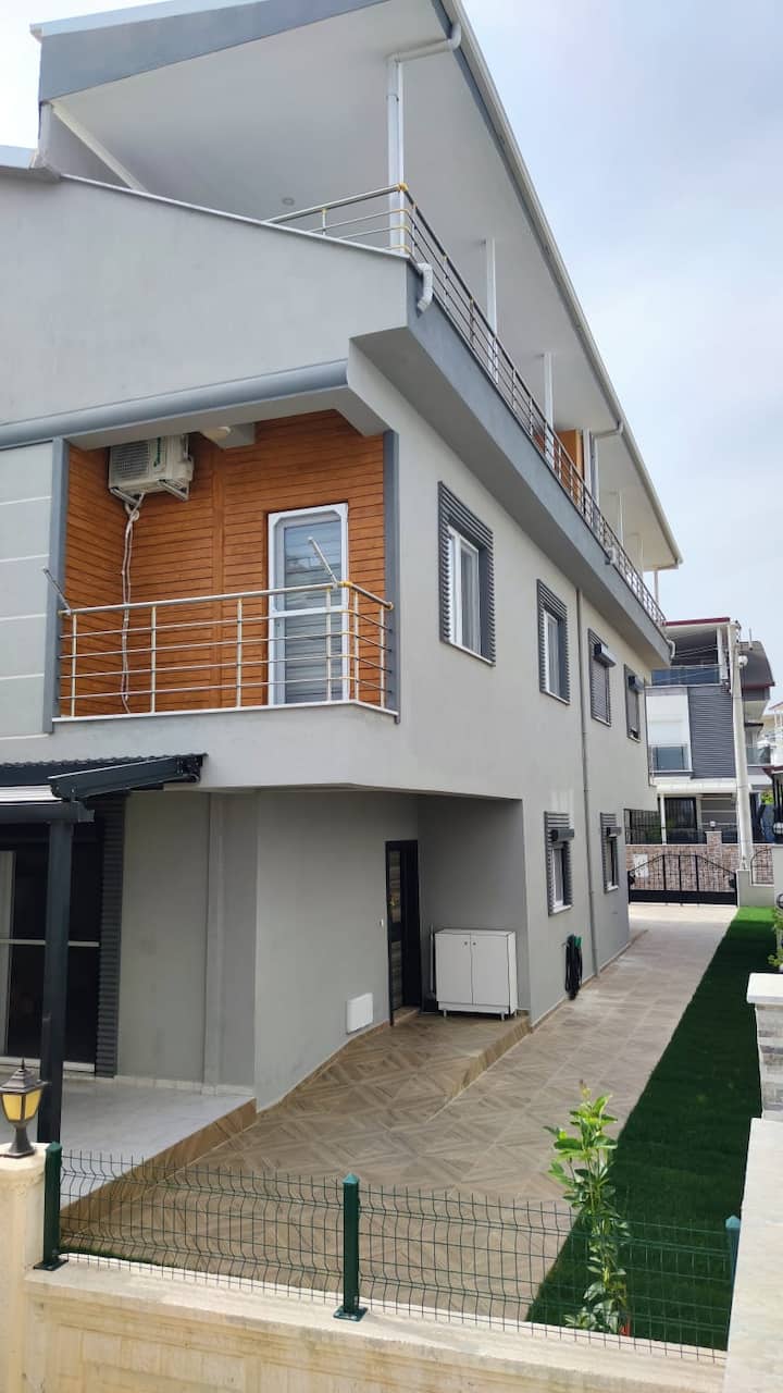 Efeler Mahallesinde Lüx Sıfır 4+1 Villa - Didim