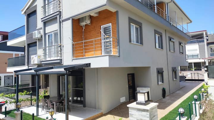 Efeler Mahallesinde Lüx Sıfır 4+1 Villa - Didim