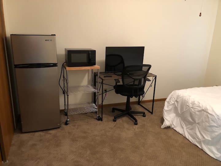 Private Room In Nice Home - Must Love Animals! - Fort Collins, CO