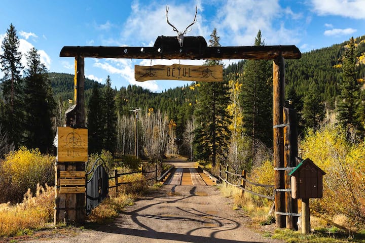 Creative Mountain River Retreat - Sleeps 26 To 72 - White River National Forest, Meredith