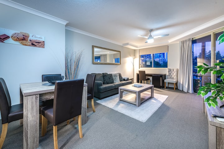 Luxury Paradise Dual Key Apartment - Broadbeach