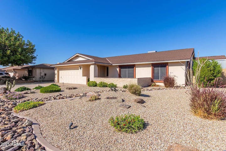 3 Bedroom 2 Bath Home With Heated Pool & Hot Tub. - Peoria, AZ