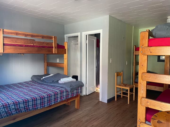 Larger Family (Sleeps 7, No Pets) - Seaside, OR