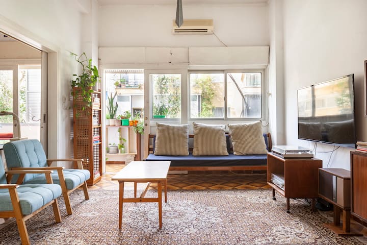 Bedroom With A Private Balcony - Tel Aviv