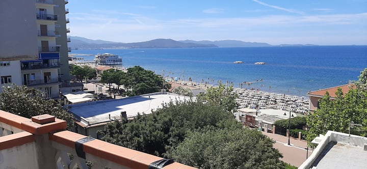 Il Balcone Sul Golfo.
30 Mt Dal Mare, In Centro. - Follonica