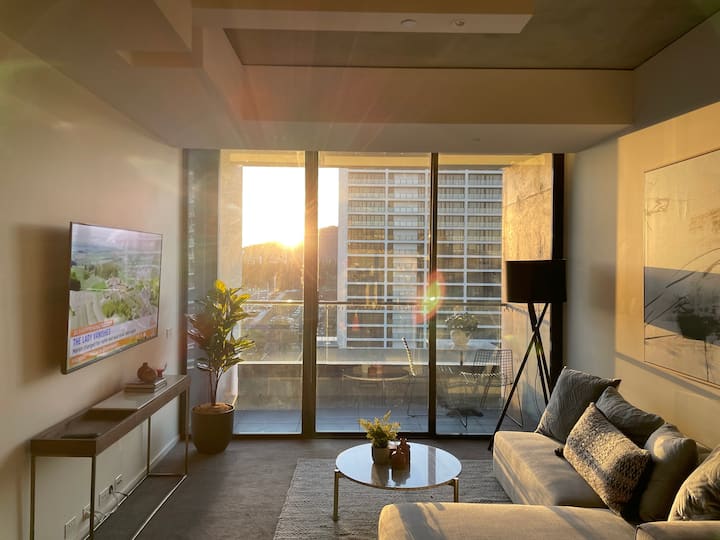 Luxury Apartment In Popular Newacton Precinct-city - Canberra
