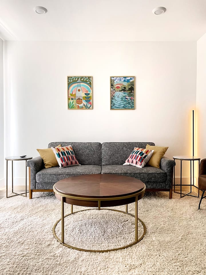Getaway Close To Restaurants, Bars, Lake & Airport - Austin, TX