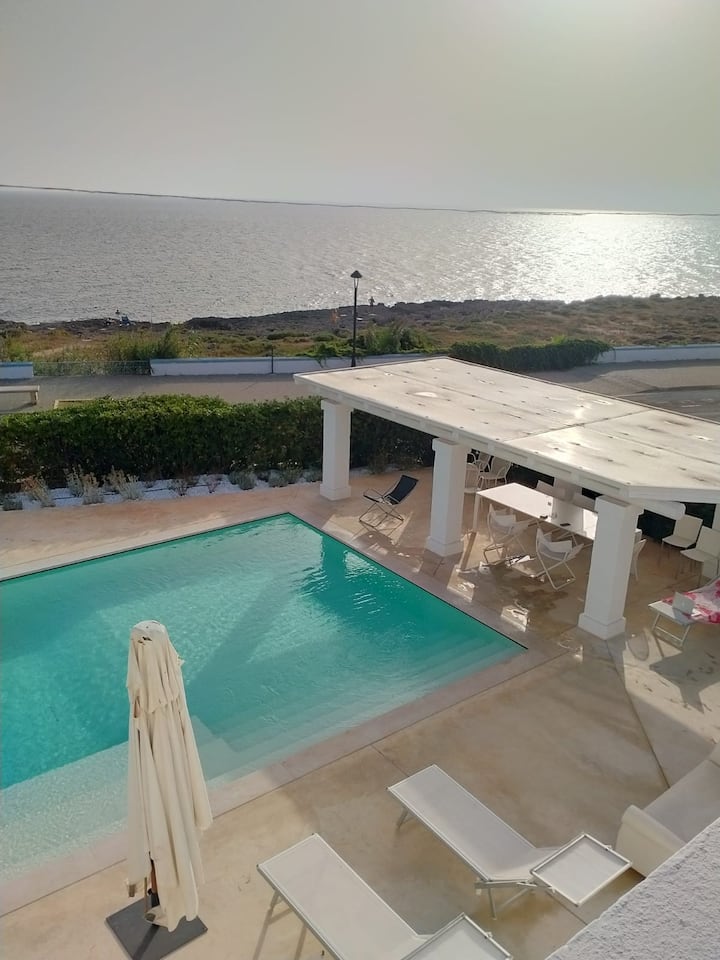 Villa Intramare - Fronte Mare -Piscina - Torre San Giovanni