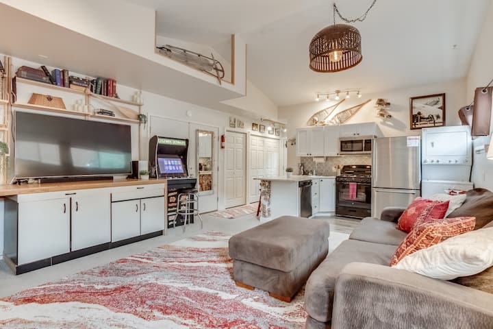 Red Rocks * Arcade * Fire Pit * Ping Pong *Private - Wheat Ridge, CO