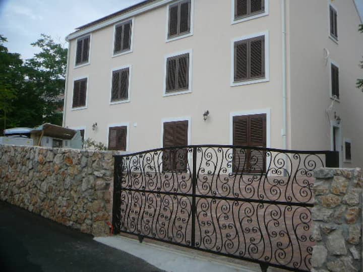 A6  ŽEljko   Studio  Iii  Kat - Baška
