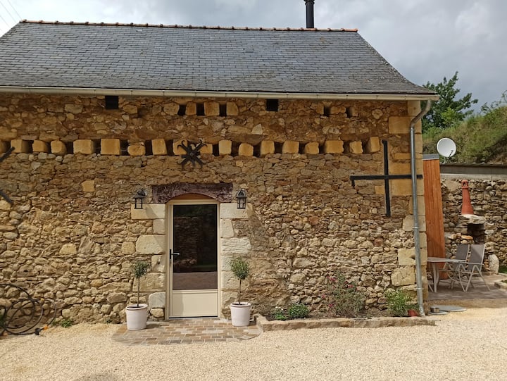 Gite  Le Colombier Des Sentis  Calme Et Chaleureux - Gennes