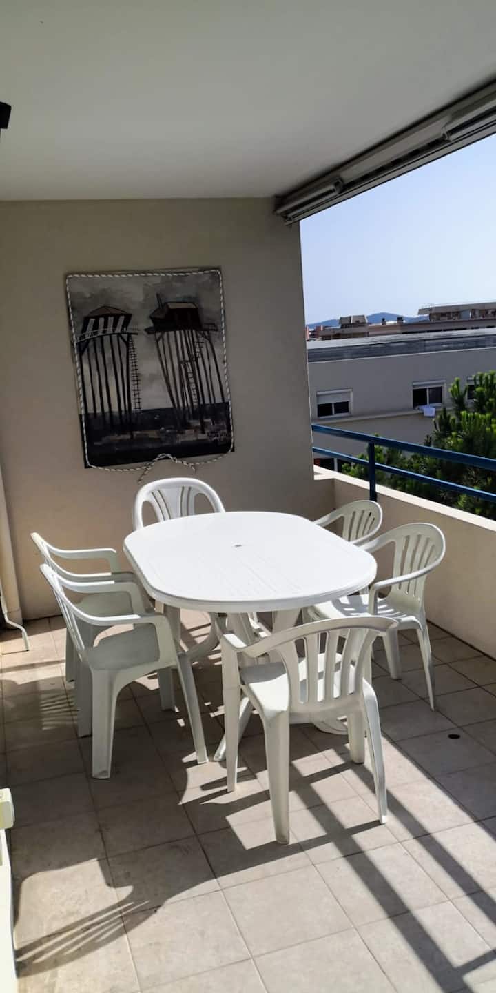 Frejus, Logement 64 M2,avec Terrasse, Proche Plage - Fréjus